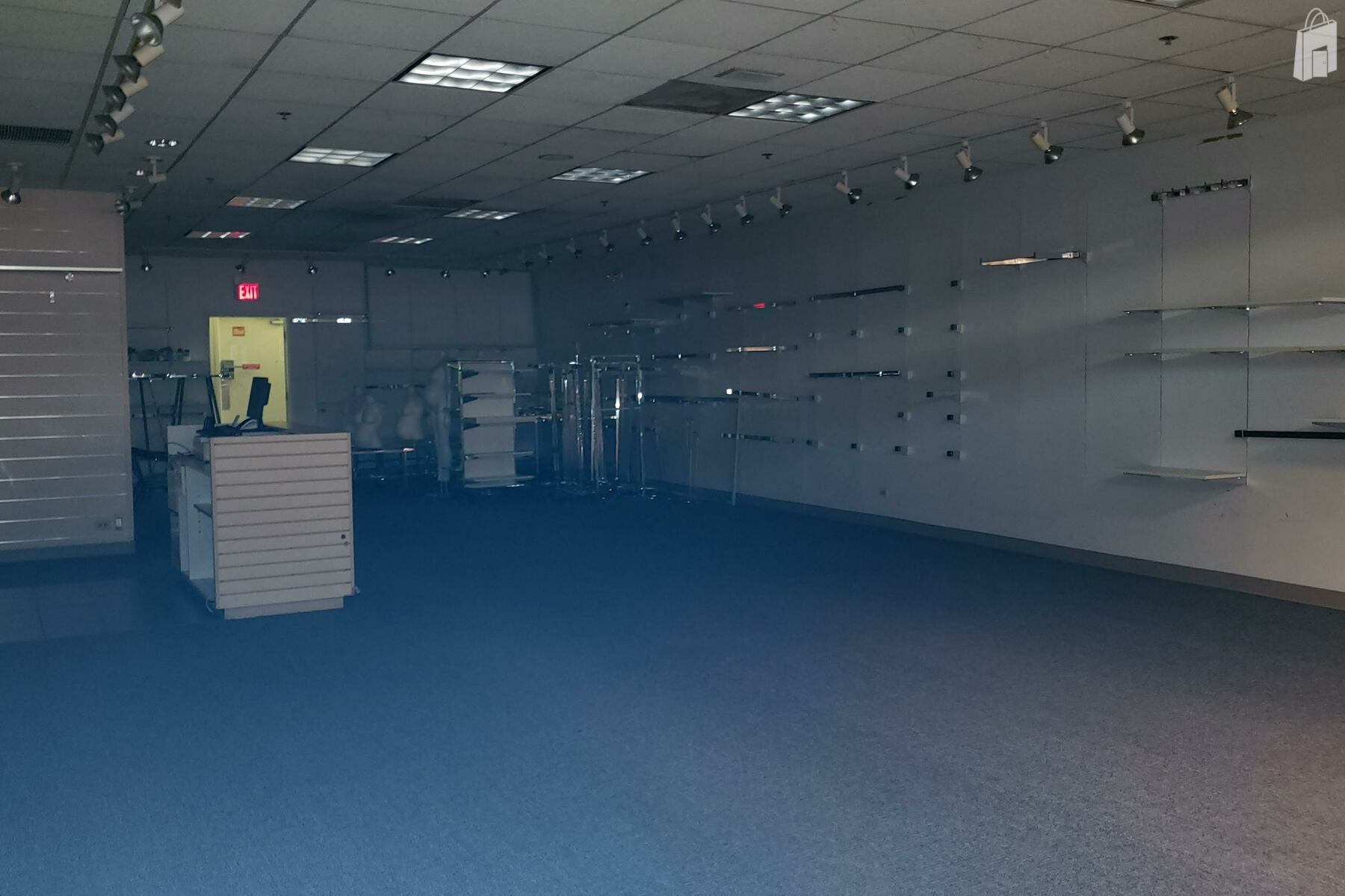 Prime Retail Space Available at Fox Valley Mall! 🛍️ in Aurora - rent ...